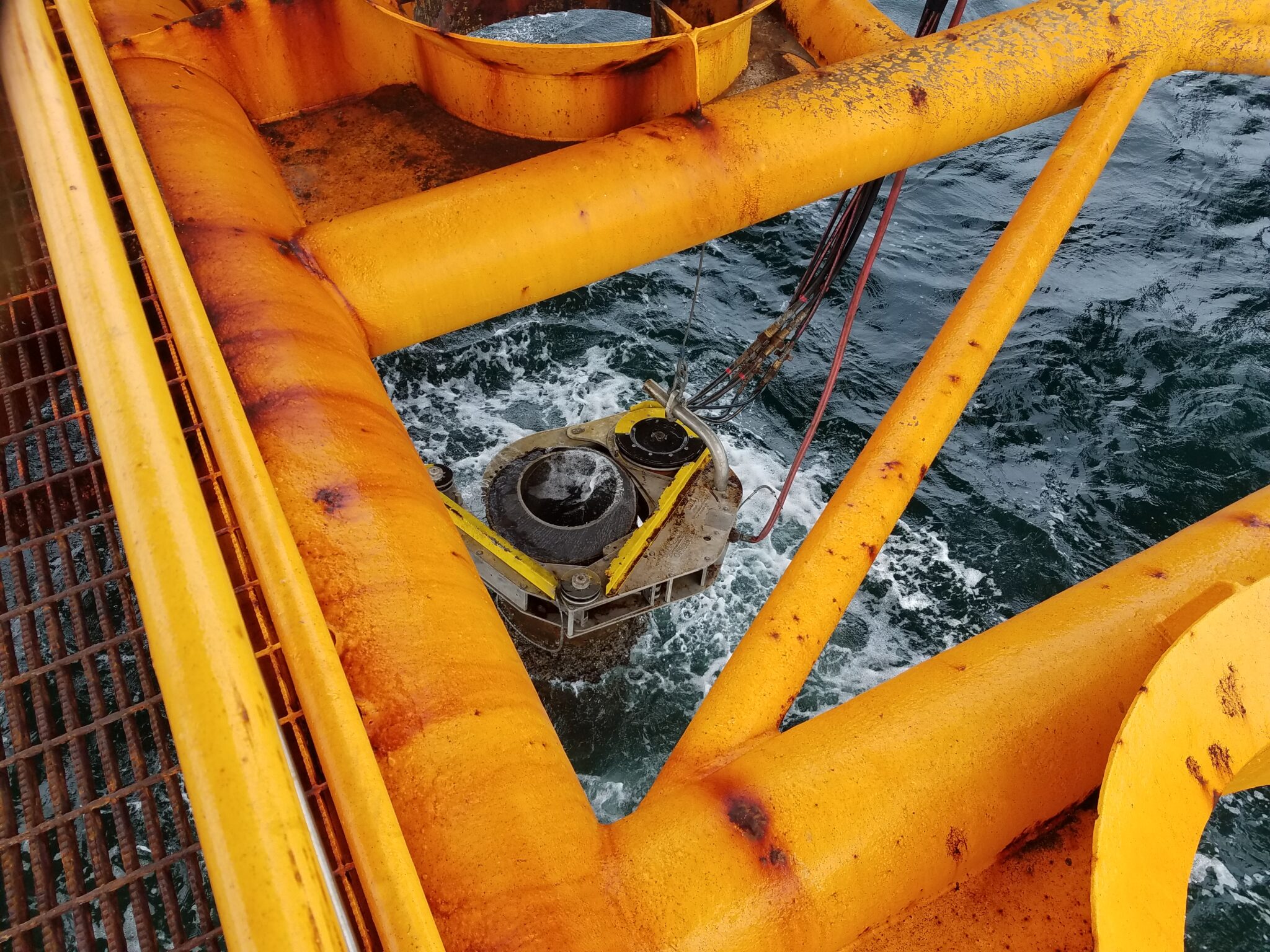 Offshore Decommissioning: This 💩 is bananas... Cutting 24 Inch Caissons ...